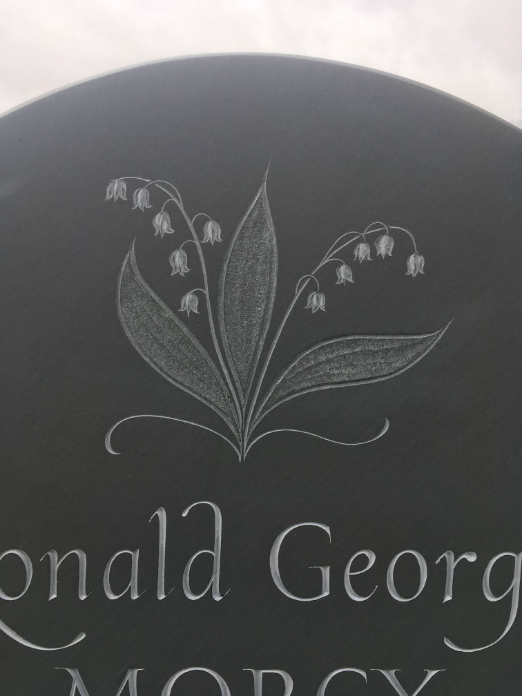 Flower symbols and meanings on gravestones | Stoneletters